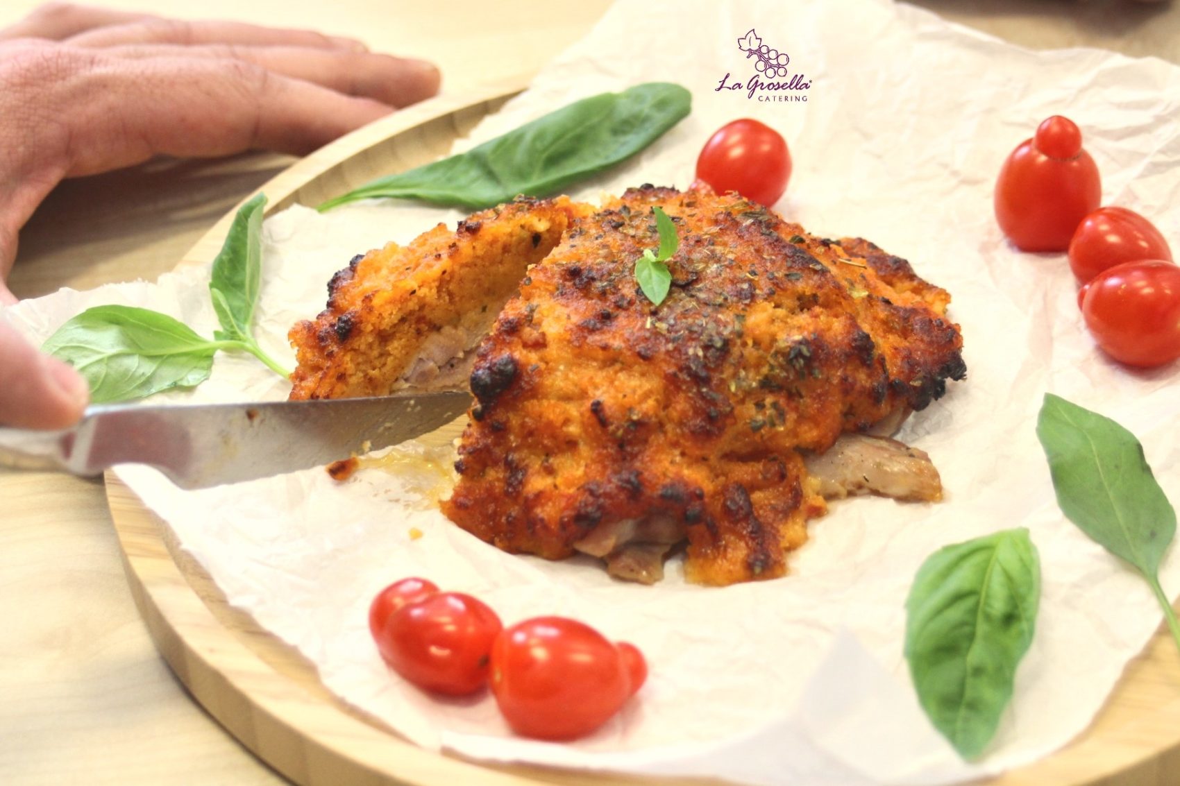 Contramuslo de pollo a la parmesana - La Grosella® - Comida para llevar ...