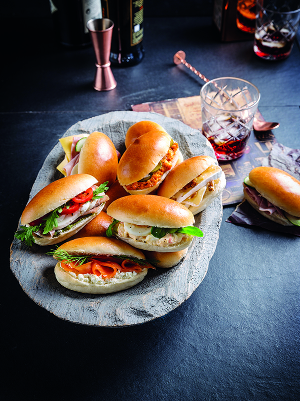 Bandeja de 10 petit pan y 10 mini croissant - La Grosella® - Comida ...