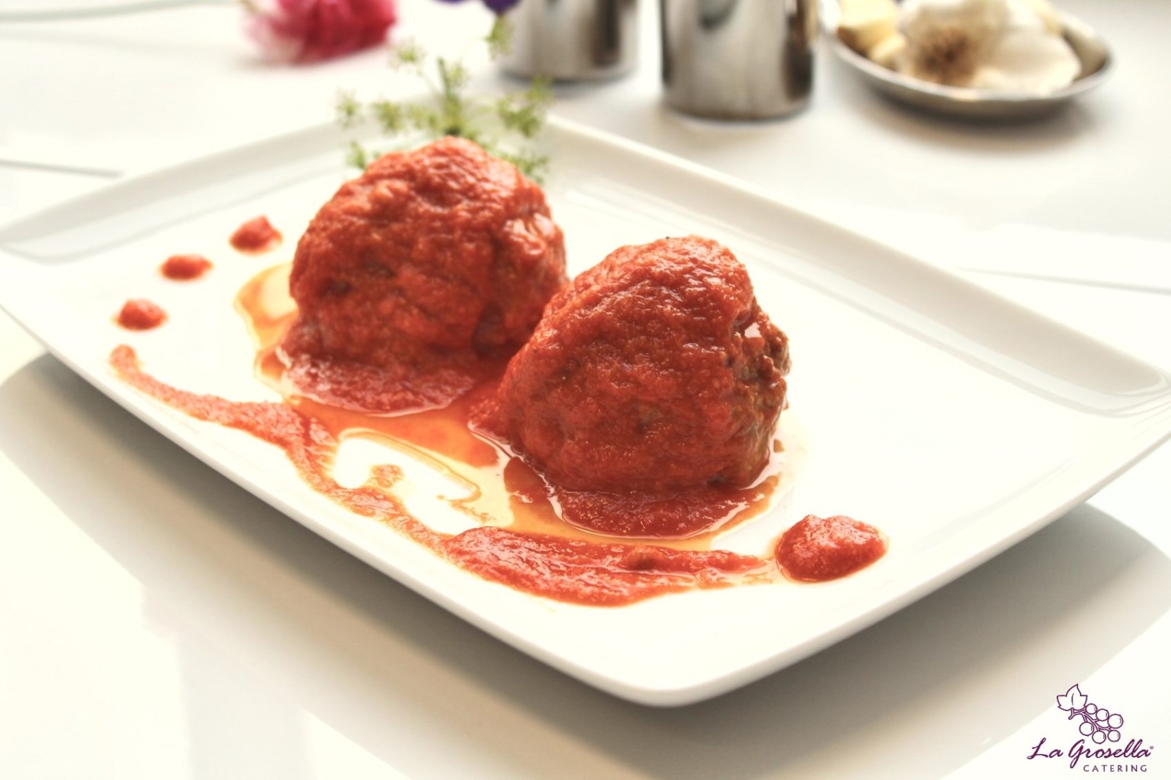 Albóndigones de ternera con tomate - La Grosella® - Comida para llevar ...