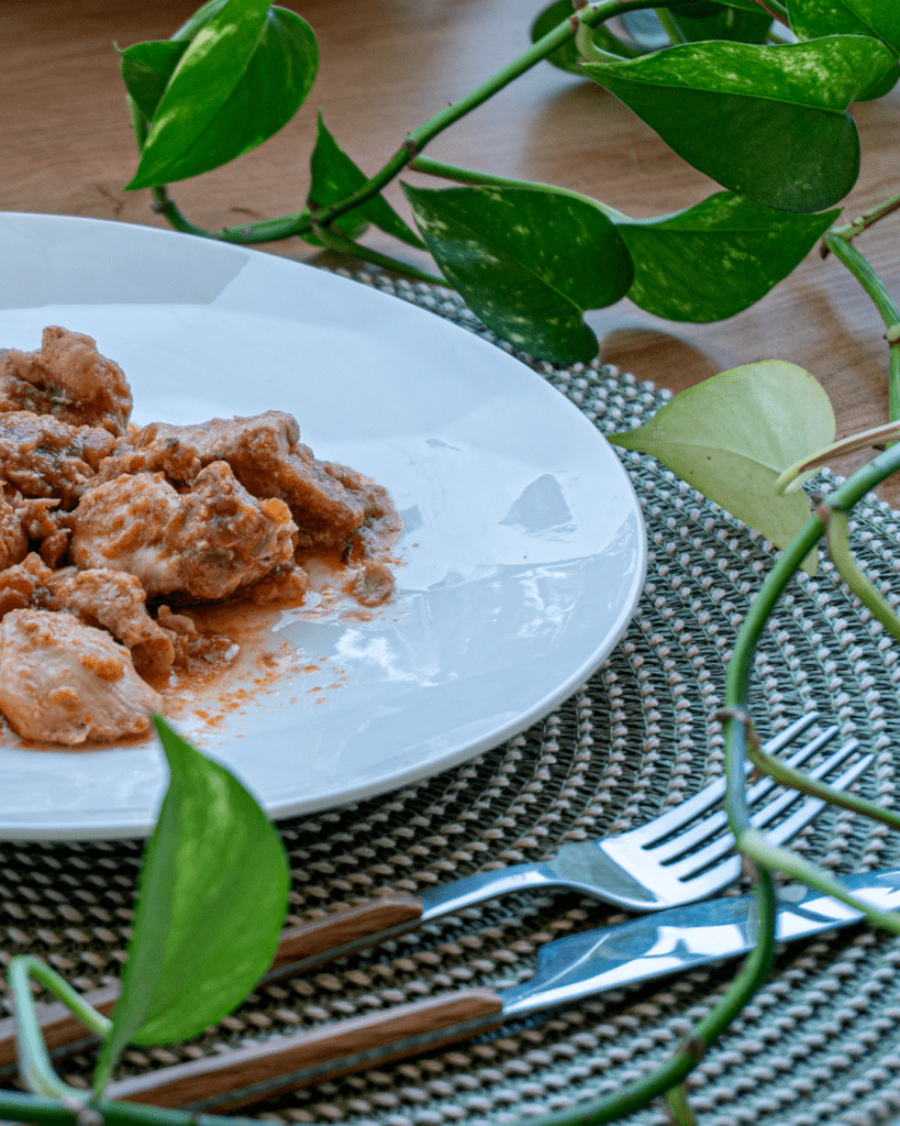 Ragú de pollo con salsa de tomate - La Grosella® - Comida para llevar y ...